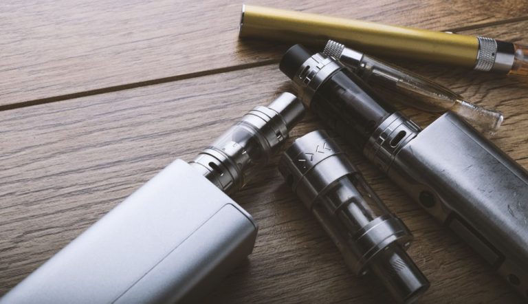 Vapes or E-Cigarettes: Full comparison - GurusWay